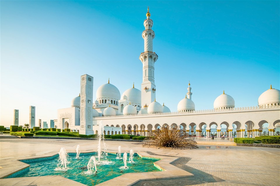 Explore the Natural Beauty and Culture of the United Arab Emirates ...