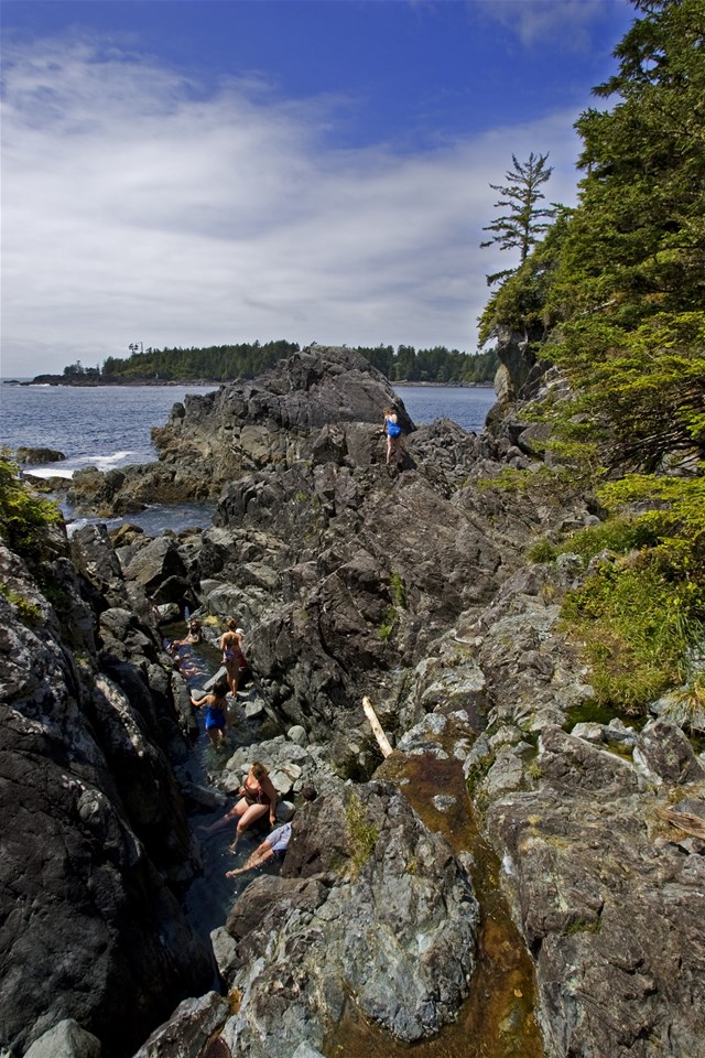 7 Ways to Experience Wilderness & Wildlife in Canada | Trailfinders